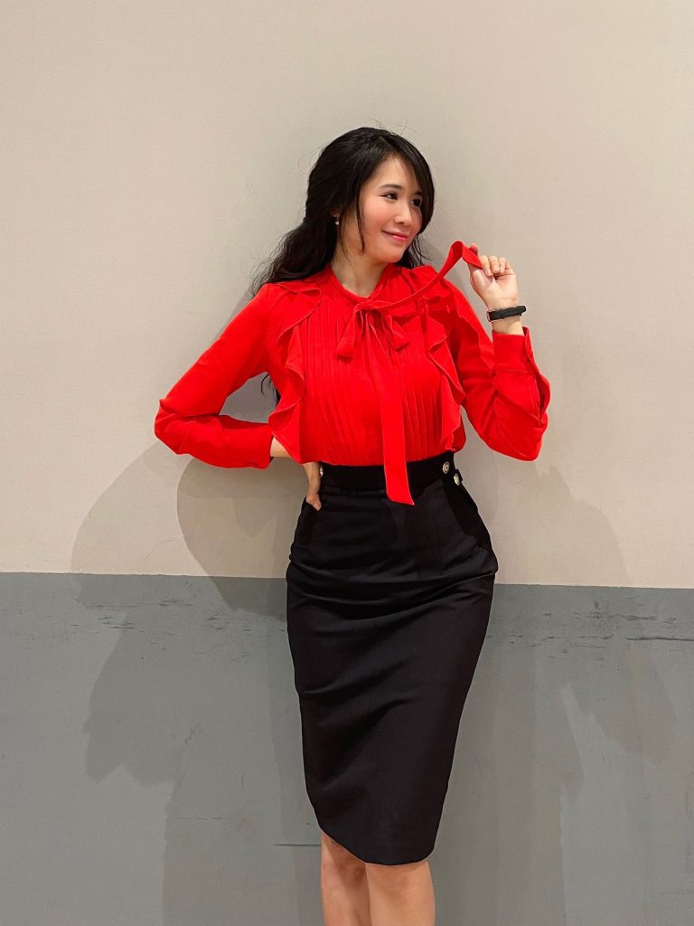 Chân váy bút chì đính nút - LILYN SKIRT | Chân váy ôm mới nhất 2024 ...